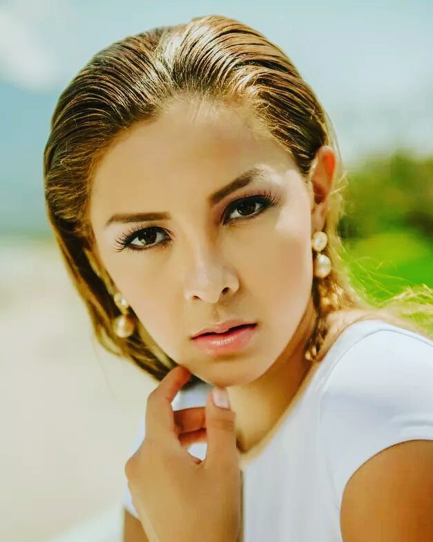 Helen Martinez's Instagram, Twitter & Facebook on IDCrawl